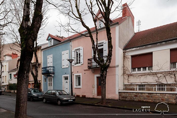 Maison à louer - Vichy, Quartier de France - 7 pièces - 6 chambres