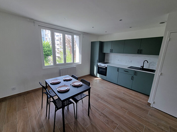 Appartement à louer - Saint-Étienne, La Métare, Le Portail Rouge, Fauriel, Villeboeuf - 3 pièces - 2 chambres