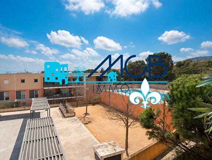 Appartement à vendre - Roquebrune-sur-Argens, Village - 3 pièces - 2 chambres