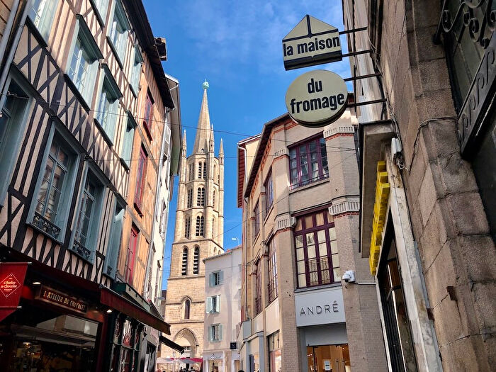 Appartement à louer - Limoges, Centre-ville, Hôtel de Ville, Emailleurs - 1 pièce - 1 chambre