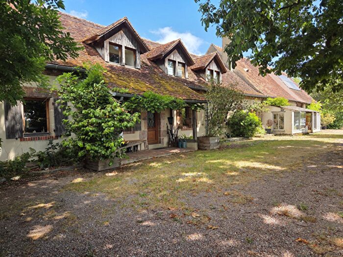 Maison 6 pièces à Saint-Caprais, à vendre