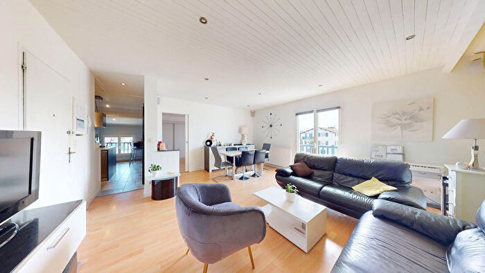 Appartement à vendre - Cambo-les-Bains - 4 pièces - 3 chambres