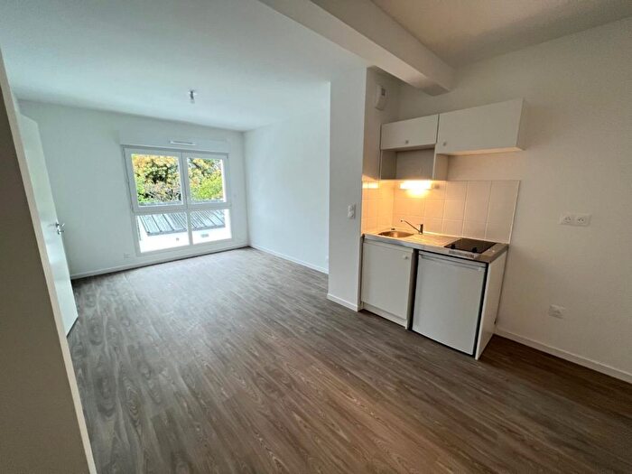 Appartement à louer - Quartiers Nord-Est, Jeanne dArc - 3 pièces - 1 chambre