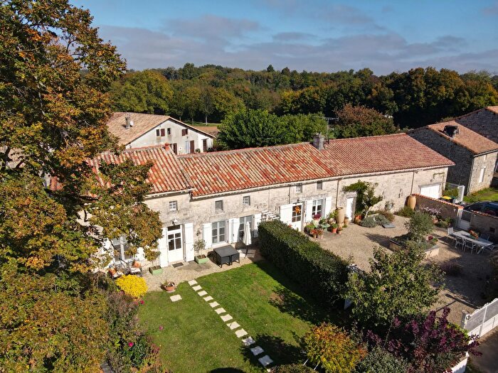 Maison à vendre - La Forêt-de-Tessé - 7 pièces - 4 chambres