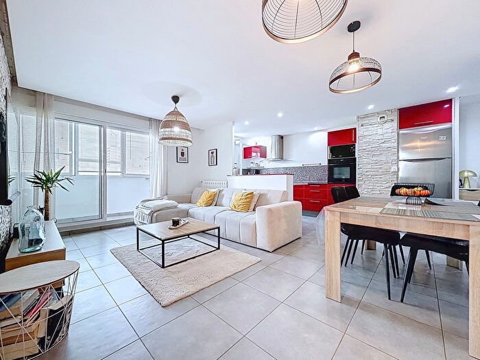 Appartement à vendre - Rillieux-la-Pape, Ville nouvelle Est - 3 pièces - 2 chambres