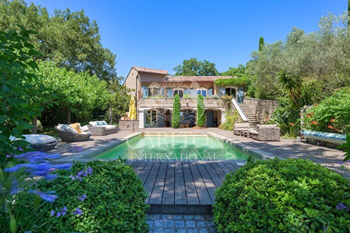 Maison à vendre - Châteauneuf-Grasse - 8 pièces - 4 chambres