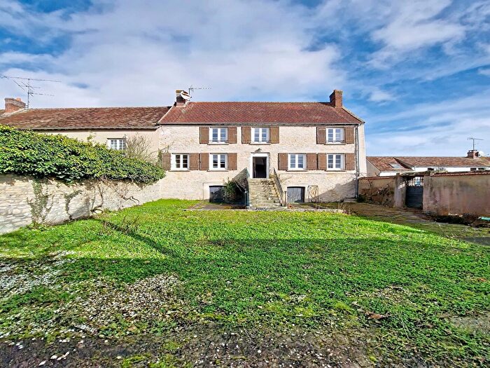 Maison 4 pièces à vendre à Fourges
