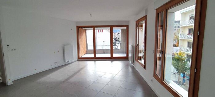 Appartement à louer - Centre, Annemasse - 3 pièces - 2 chambres