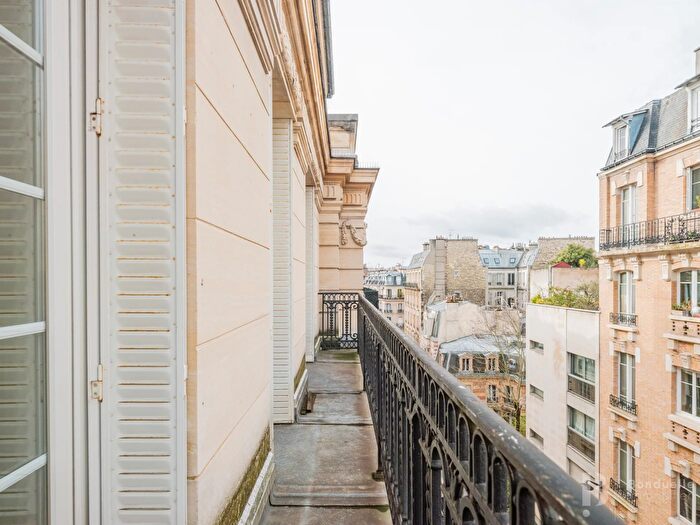 Appartement à louer - Paris e , Passy, Maison de la Radio, Muette-Sud - 5 pièces - 3 chambres