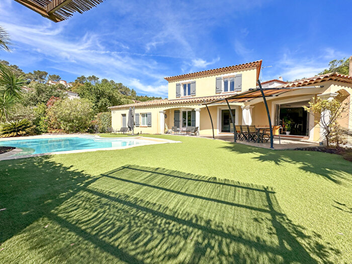 Maison à vendre - Pierrefeu-du-Var - 6 pièces - 4 chambres