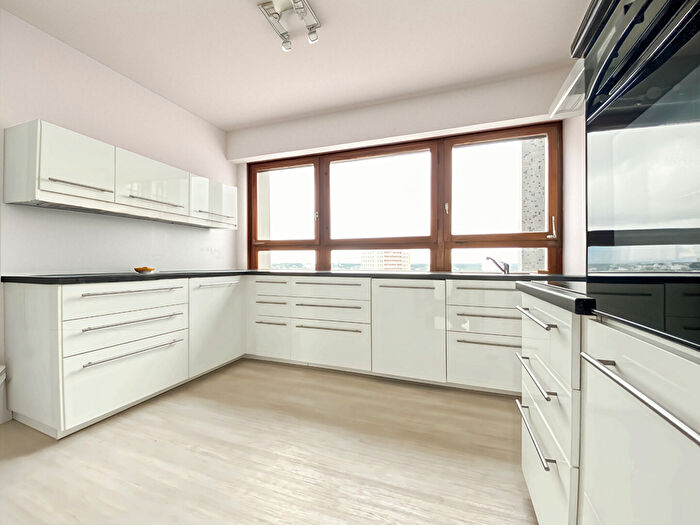 Appartement à vendre - Quartiers Nord-Est, Maurepas - 6 pièces - 4 chambres