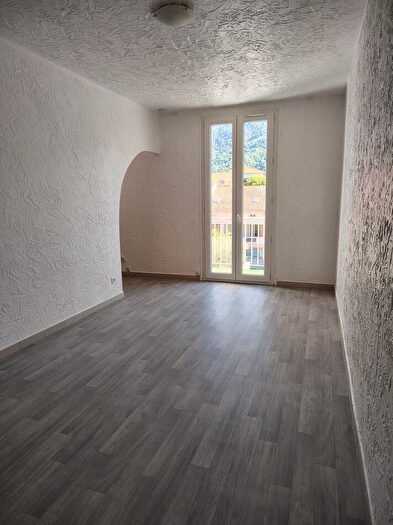 Appartement 2 pièces à Roquebillière, à louer