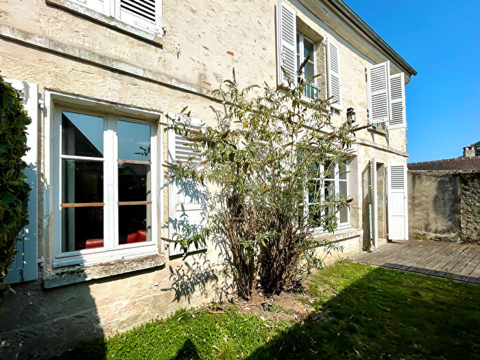 Maison à louer - Aumont-en-Halatte - 6 pièces - 4 chambres