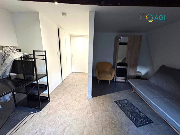 Appartement à louer - Centre Ville-Cathédrale-Marché-Grande Île-Clos Godet, Meaux - 1 pièce