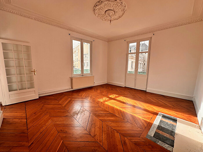 Appartement 4 pièces à Bourges, Centre-ville, Charlet, Lahitolle, Pignoux, Sembat, à louer
