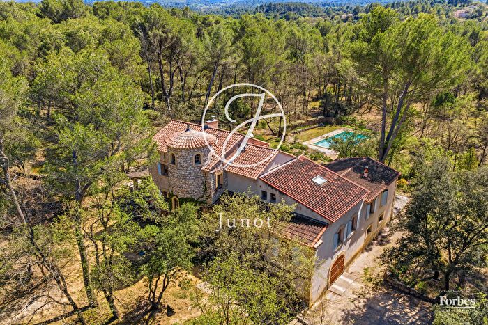 Maison 12 pièces à Aix-en-Provence, à vendre