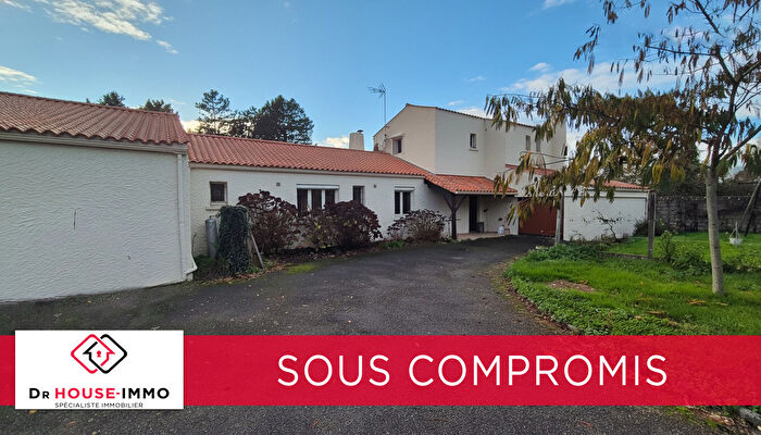 Maison 13 pièces à Mareuil-sur-Lay-Dissais, à vendre