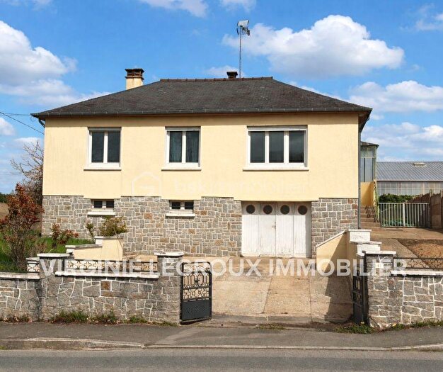 Saint-Pierre-la-Cour : Maison 4 pièces à vendre