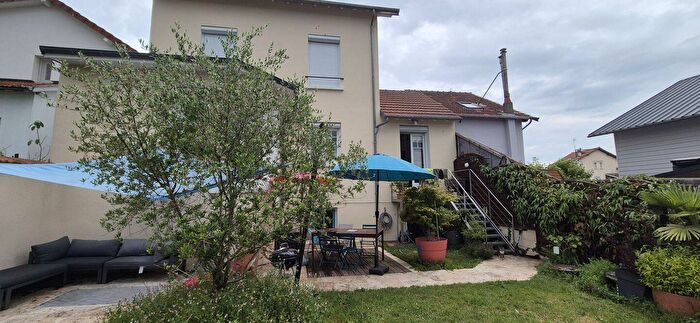 Bellerive-sur-Allier : Maison 8 pièces à louer