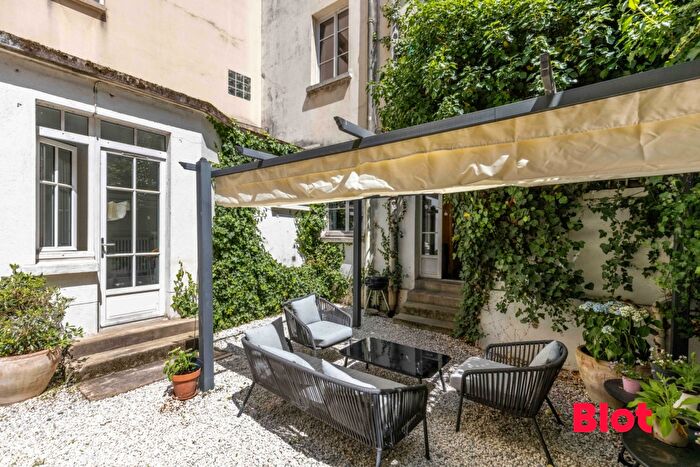 Quartiers Centre, Saint-Anne : Appartement 6 pièces à vendre