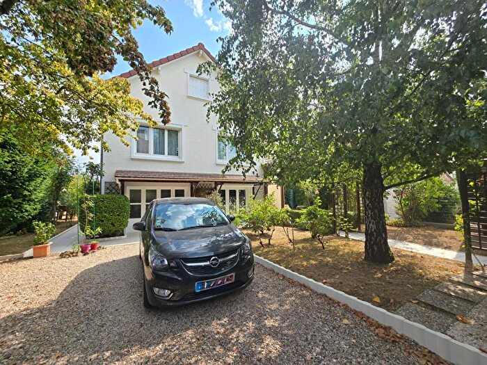 Maison 7 pièces à Brou-sur-Chantereine, à vendre