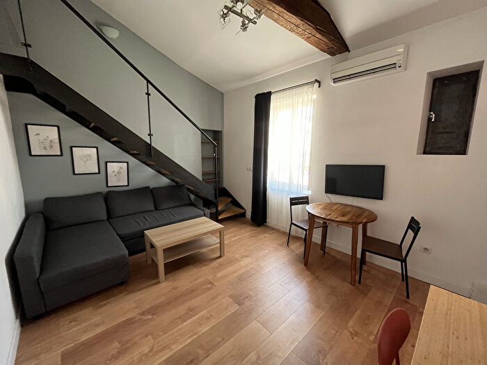 Avignon, Palais des Papes, Zone Piétonne : Appartement 1 pièce à louer