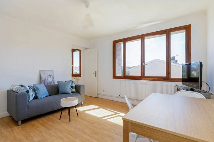 Appartement à louer - Lyon ème arrondissement - 4 pièces - 3 chambres