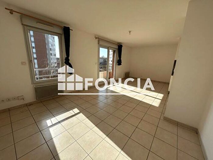 Appartement à louer - Bonnevay, La Soie, Les Brosses, Villeurbanne - 2 pièces - 1 chambre
