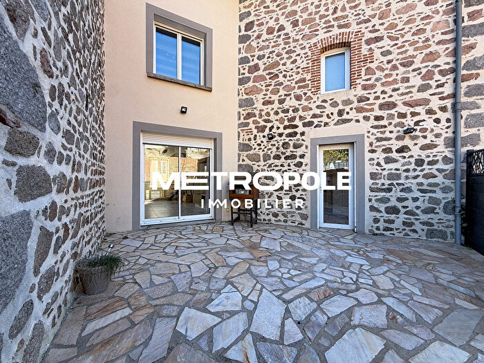 Maison 5 pièces à Villechenève, à vendre