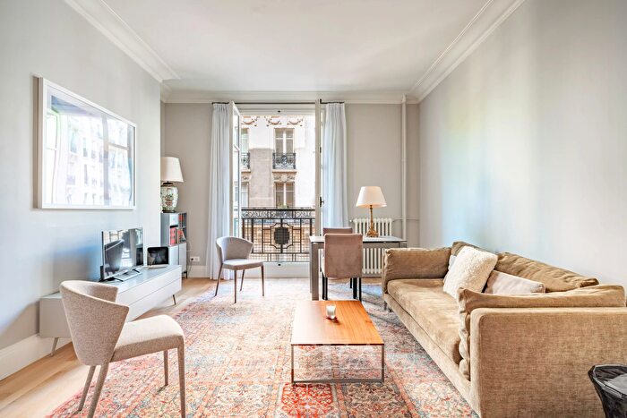Paris 16ème, Passy, Maison de la Radio, Muette-Sud : Appartement 2 pièces à vendre