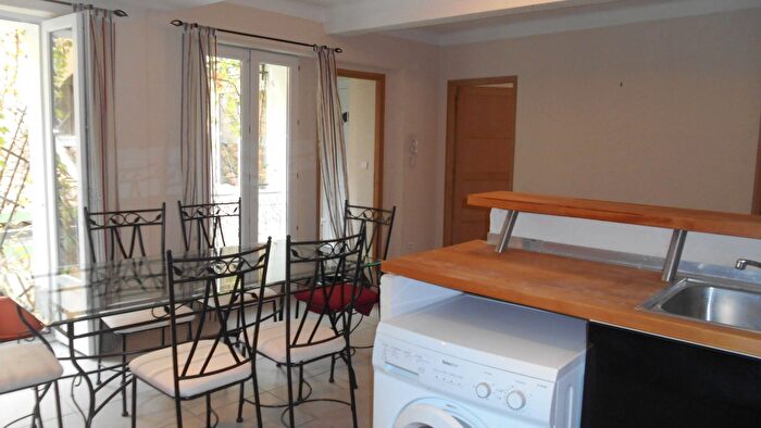 Appartement à louer - Grasse, Centre-ville Nord - 3 pièces - 2 chambres