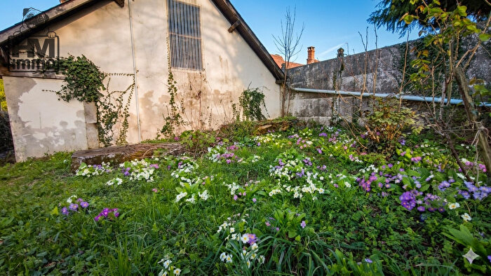 Maison à vendre - Magnac-Bourg - 8 pièces - 3 chambres