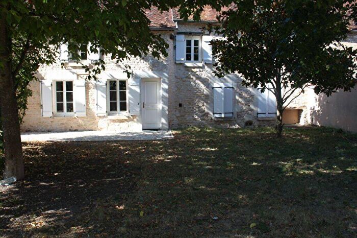 Maison 6 pièces à louer à Chichery