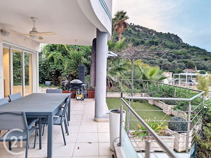 Maison à louer - Nice, Grande Corniche - 5 pièces - 3 chambres