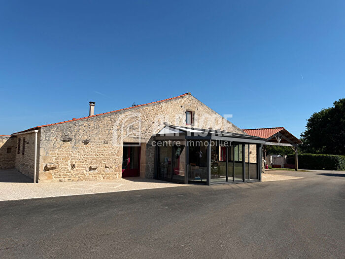 Maison 8 pièces à vendre à Sainte-Gemme-la-Plaine