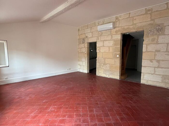 Beaucaire, Centre-ville : Appartement 5 pièces à louer