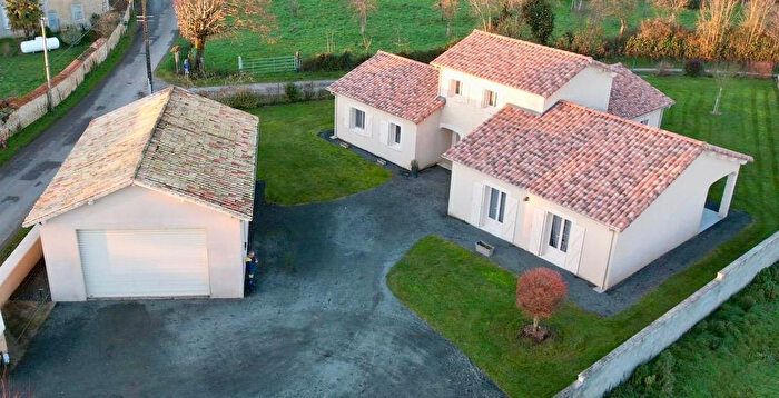 Maison à vendre - Saint-Léger-de-la-Martinière - 5 pièces - 3 chambres