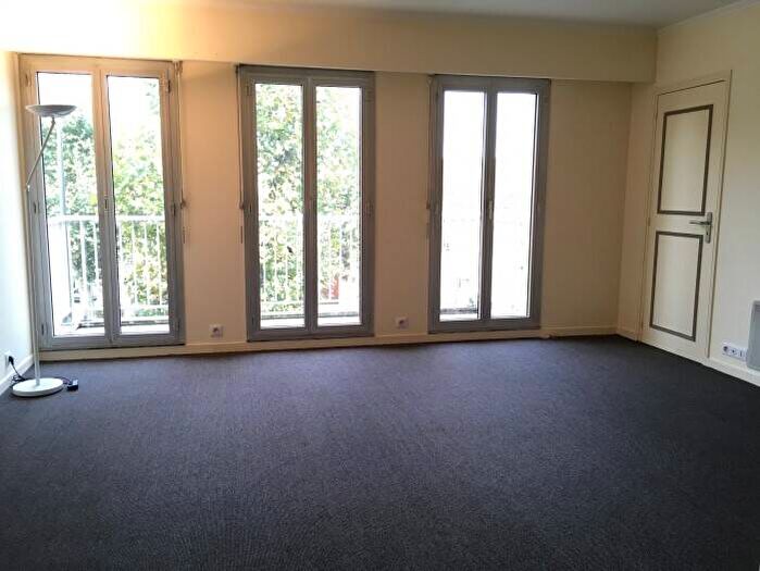 Appartement à louer - Centre-Hôtel de Ville, Chantilly - 2 pièces - 1 chambre