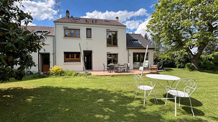 Villepreux : Maison 9 pièces à vendre