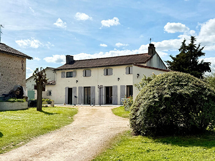 Sommières-du-Clain - Maison 6 pièces à vendre