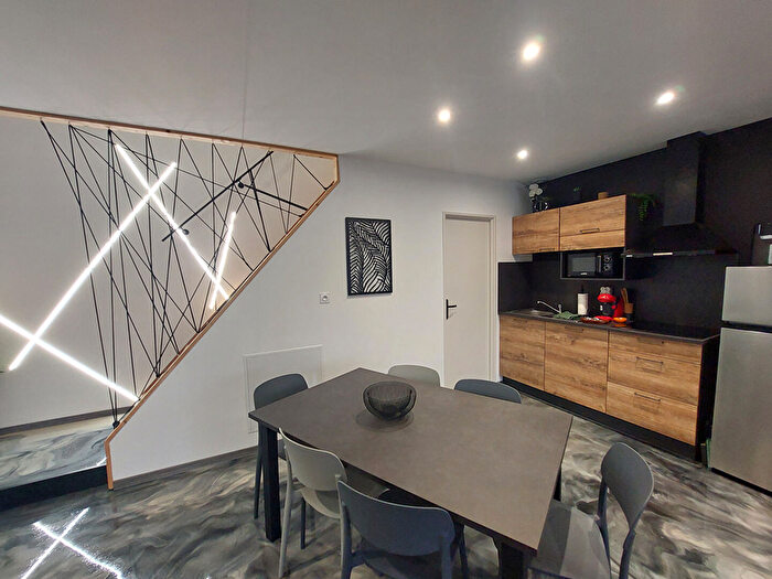 Maison à louer - Saint-Jean-dAngély - 3 pièces - 2 chambres