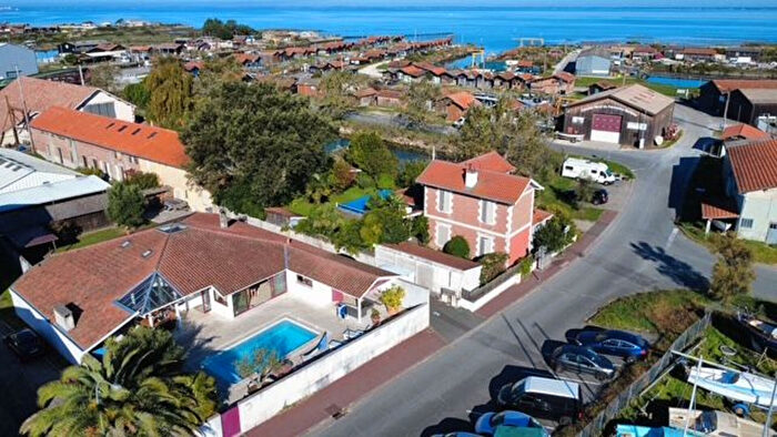 Maison à vendre - Gujan-Mestras, Centre-ville - 5 pièces - 3 chambres