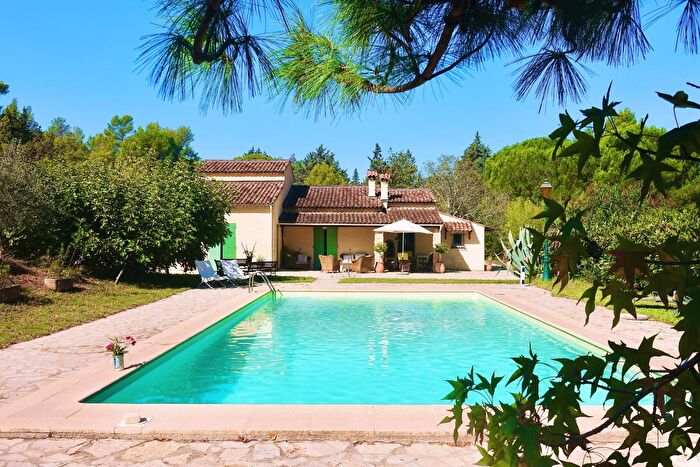 Maison à vendre - Bagnols-en-Forêt - 5 pièces - 3 chambres