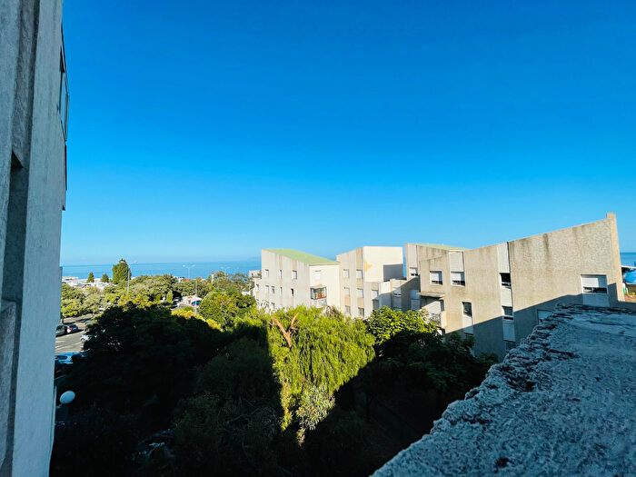 Appartement à louer - Bastia, Montesoro - 3 pièces - 2 chambres