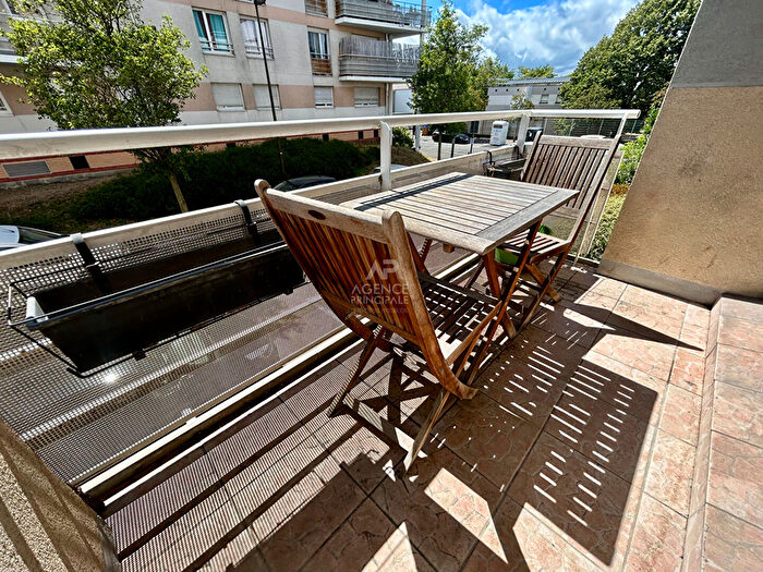 Achères, Champs de Villars, Le Magasin, Gare, Petite-Arche : Appartement 2 pièces à vendre