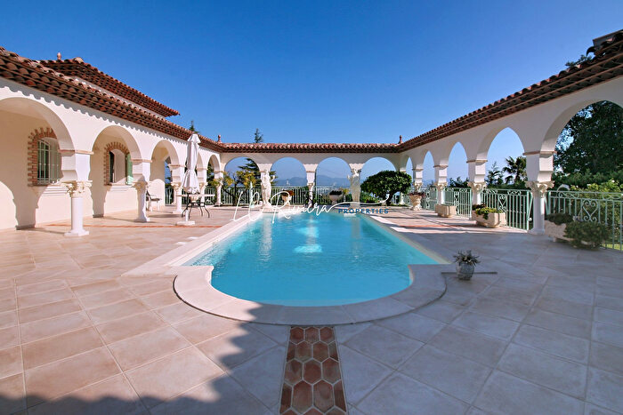 Maison à vendre - Fréjus, Saint-Aygulf - 10 pièces - 4 chambres