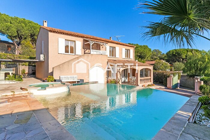 Maison à vendre - Roquebrune-sur-Argens, La Bouverie - 7 pièces - 5 chambres