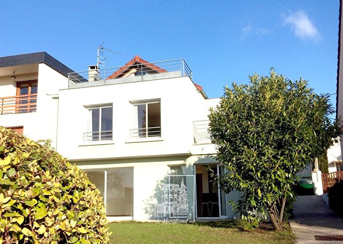 Maison à louer - Rueil-Malmaison - 7 pièces - 5 chambres