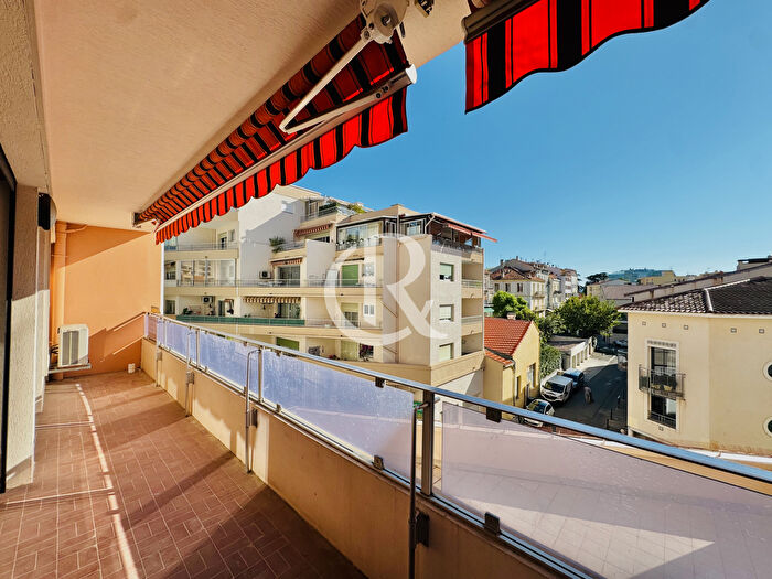 Appartement à vendre - Hyères, Centre-ville - 2 pièces - 1 chambre