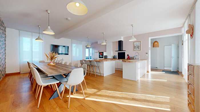 Maison à vendre - Villedieu-les-Poêles - 11 pièces - 8 chambres